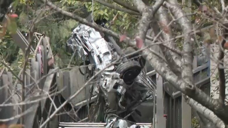 ダンプカーと乗用車が正面衝突し橋から転落…4人死傷 ダンプカーの運転手の勤務先など家宅捜索 速度超過により対向車線はみ出したか 広島市安佐南区｜FNNプライムオンライン