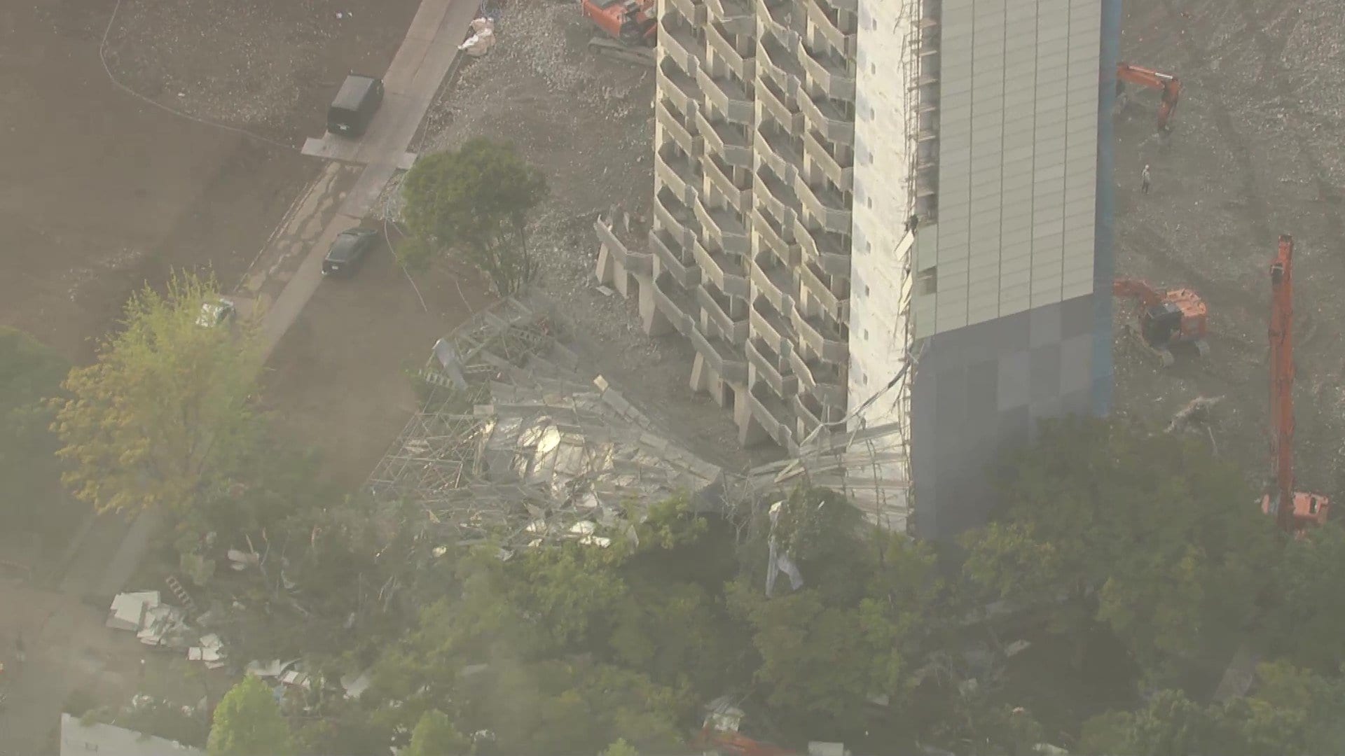 【速報】つくば市の解体現場で足場が崩れる…突風の影響か？建物倒壊や倒木の情報も（FNNプライムオンライン）｜dメニューニュース（NTTドコモ）