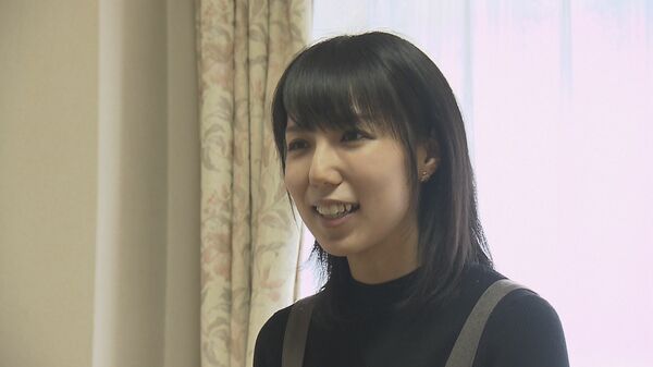 “1人じゃないって伝えたい”「線維筋痛症」で闘病の経験を自伝風小説に 20代女性が自費出版した小説に込めた思い｜FNNプライムオンライン