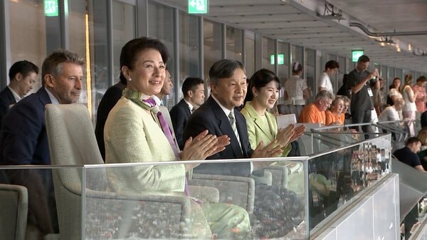 愛子さまも熱戦に拍手！天皇ご一家が「世界陸上」最終日を観戦 双眼鏡手に男子リレー決勝や女子走り幅跳び決勝を｜FNNプライムオンライン
