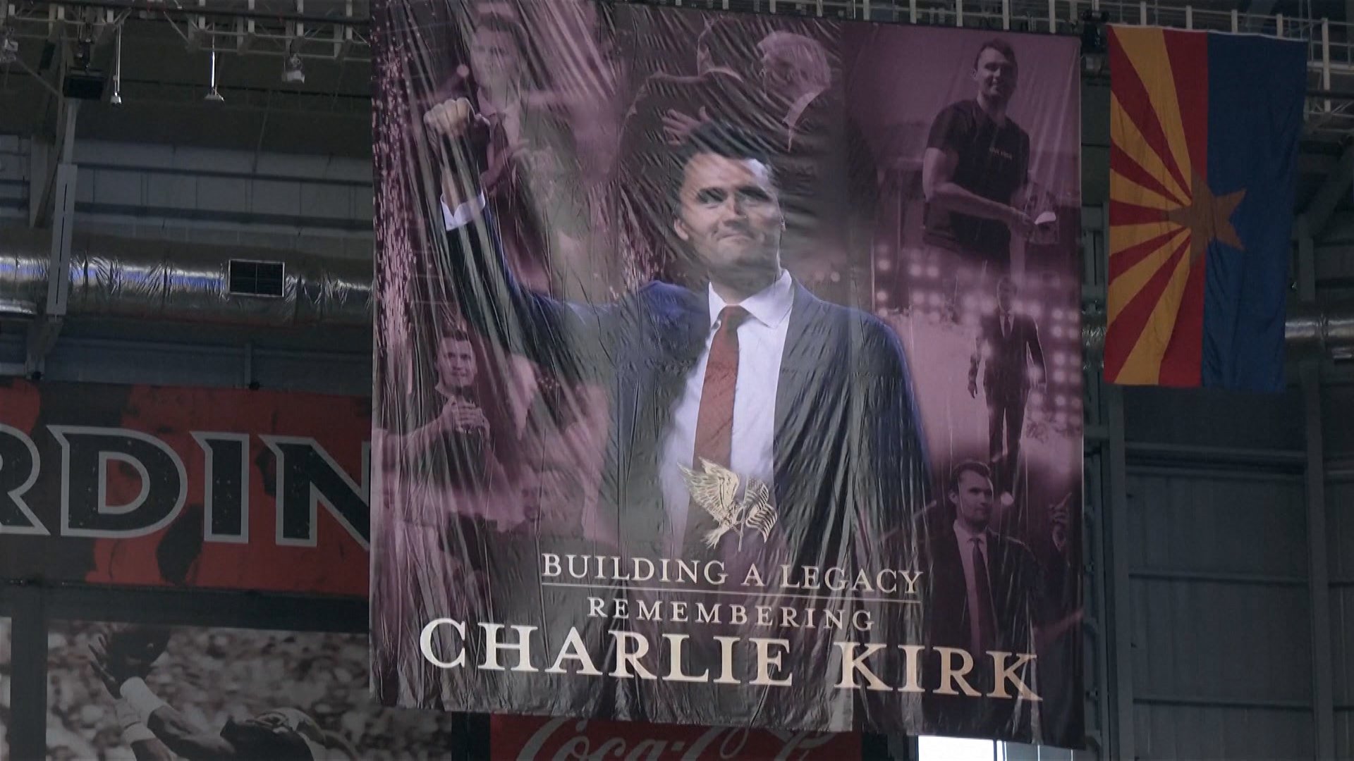 厳戒態勢でトランプ大統領も参列…銃撃され死亡した保守系活動家 チャーリー・カーク氏追悼式に数万人が アメリカ（FNNプライムオンライン）｜dメニューニュース（NTTドコモ）