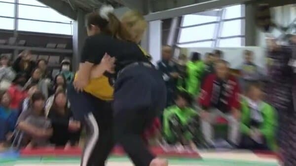 全国から集まった力自慢の女性が熱戦…鏡野町で「おんな相撲大会」31人が熱戦【岡山】｜FNNプライムオンライン