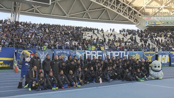 レジェンド集結に7000人のサポーター大興奮 大分トリニータ30年の歴史彩る55人がメモリアルマッチ【大分発】｜FNNプライムオンライン