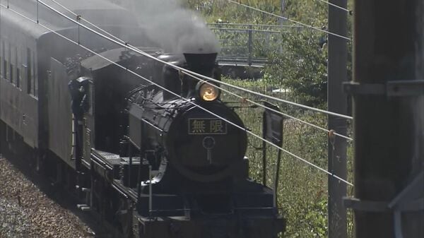 先頭には「無限」の文字！「SL鬼滅の刃」にファンが殺到 神社にも“鬼滅効果”が｜FNNプライムオンライン