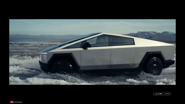 近未来的な外観 銃弾も跳ね返すクルマが公道に！テスラの新型EV「サイバートラック」納車開始 ｜FNNプライムオンライン