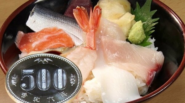 11年前から値段そのまま…コスパ抜群で行列の『500円豪華海鮮丼ランチ』物価高でも続けられる“2つの理由”｜FNNプライムオンライン