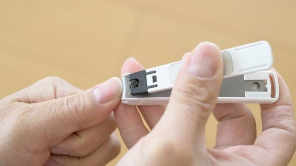 深爪を続けると爪の縦幅が短くなる？綺麗な形を保つには「真ん中」から切るのが正解！ツメキリアドバイザーに聞くコツ｜FNNプライムオンライン