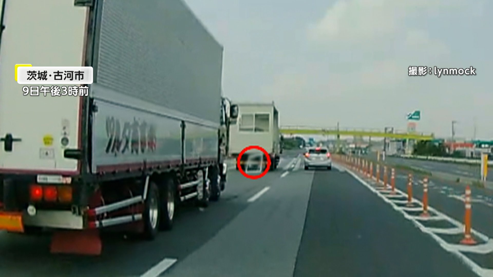 国道でトラックが“思わぬ落とし物”荷台のプレハブ小屋から“窓ガラス”が車道に落下する瞬間 ガラス散乱も運転手気付かず走り去る 茨城・古河市（FNNプライムオンライン）｜dメニューニュース ...