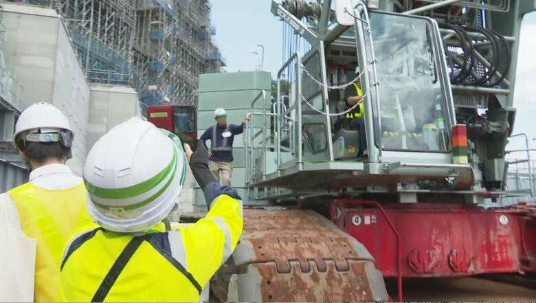 異様な光景…高さ70m“巨大な要塞” 高速道路の「岩塊」撤去工事 見学応募は50倍以上の人気｜FNNプライムオンライン