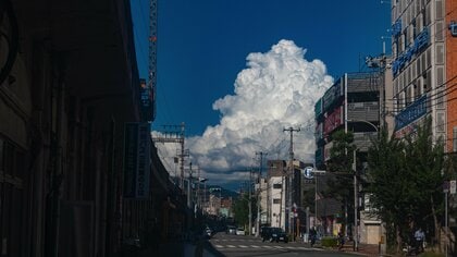 あの夏を思い出す…わくわく感と寂しさが入り混じる「入道雲」の八景【一人旅研究会の“日本”ノスタルジック写真館】
