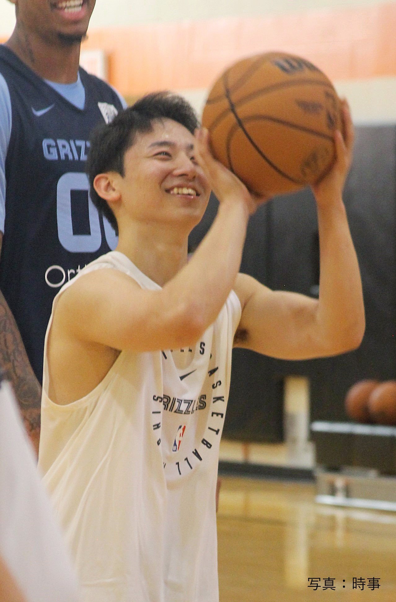 大谷と同じ背番号17！NBA挑戦の河村勇輝がグリズリーズのキャンプ参加「覚悟を持って」意気込み語る｜FNNプライムオンライン