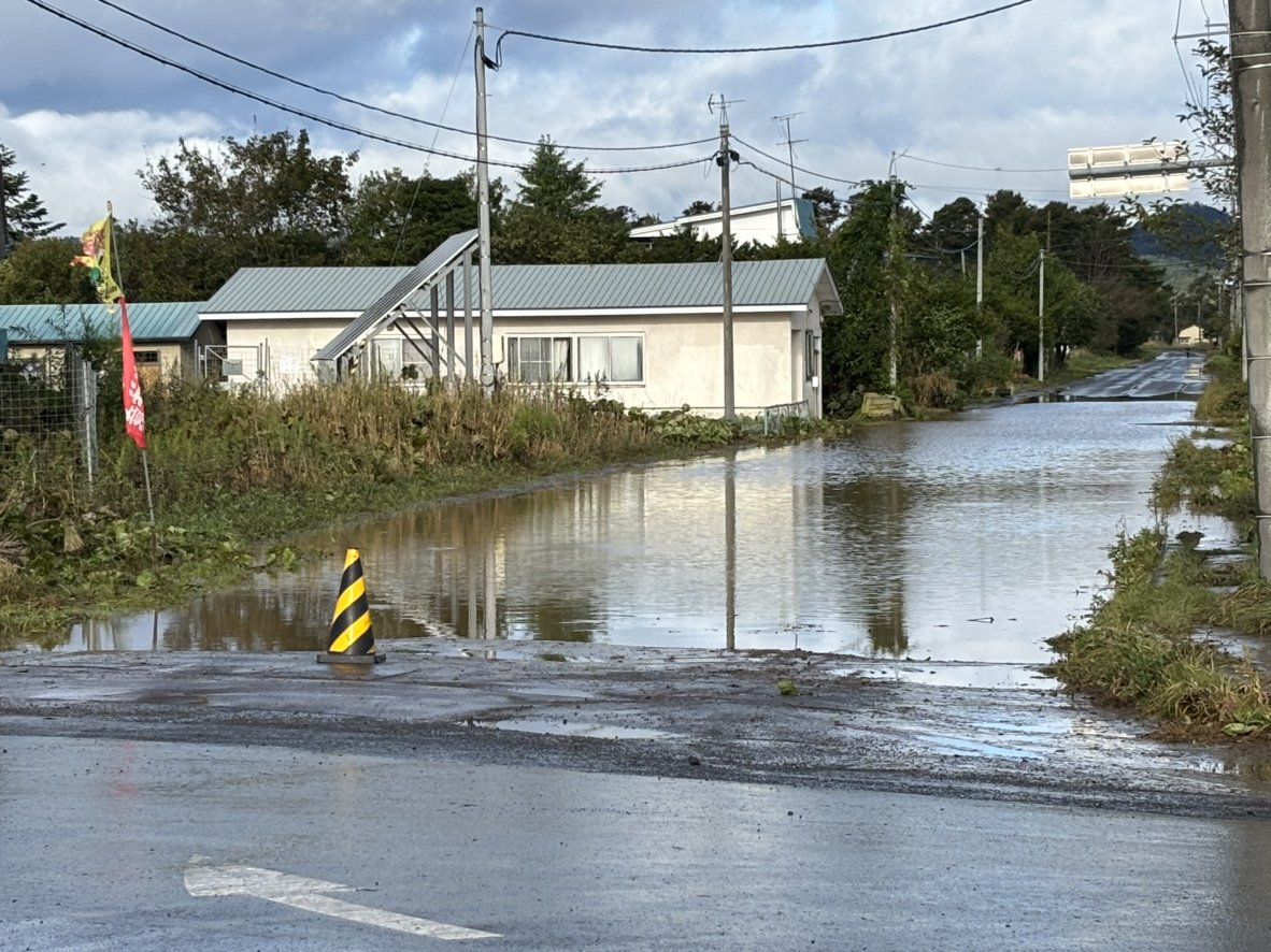 【線状降水帯】北海道東部で川が増水中_釧路市音別地区では川が”氾濫開始水位”を2mも超過している状態…音別川も水位上昇中で避難指示 道路も冠水中で｜FNNプライムオンライン