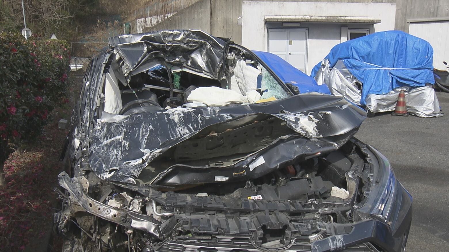 1.5倍程の“過積載”か…ダンプカーが積んだコンクリ片散乱し対向車の男性死亡 JAF実験で分かった影響｜FNNプライムオンライン