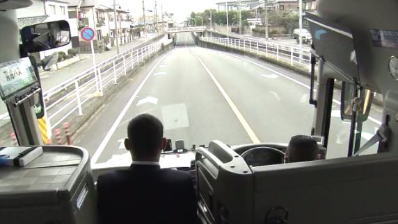 倒壊した阪神高速で“落下しなかった”バス 震災から28年…乗車の運転手は『安全第一』で今も運転 “あの時”の写真が「僕のお守り」｜FNNプライムオンライン