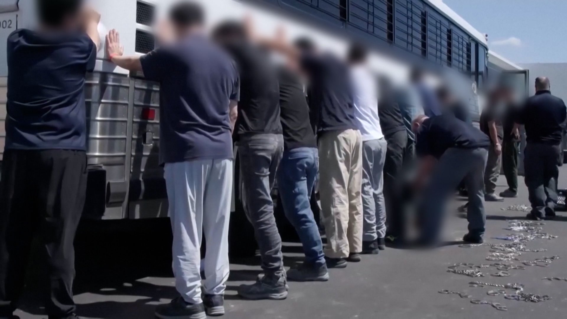 日本人3人含む韓国人など330人がチャーター機で韓国に向け出発…アメリカの工場で不法就労容疑で拘束（FNNプライムオンライン）｜dメニューニュース（NTTドコモ）