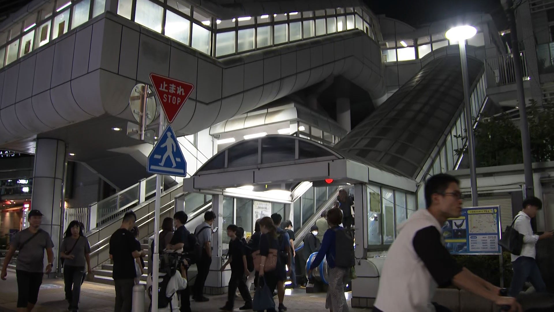 「上から人が落ちてきた」JR大森駅エスカレーターで30代男性転倒…男女2人巻き込み3人けが 転倒男性は酒に酔っていたか 東京（FNNプライムオンライン）｜dメニューニュース（NTTドコモ）
