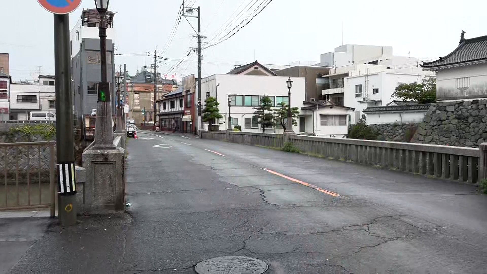 交際相手の男性がしがみついた車を発進させ時速50kmで運転した35歳女を逮捕 男性は100mほどで転落しけが（FNNプライムオンライン）｜dメニューニュース（NTTドコモ）