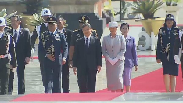 両陛下 カリバタ英雄墓地をご訪問 元日本兵など埋葬「心を込めて供花を」と皇后さま｜FNNプライムオンライン
