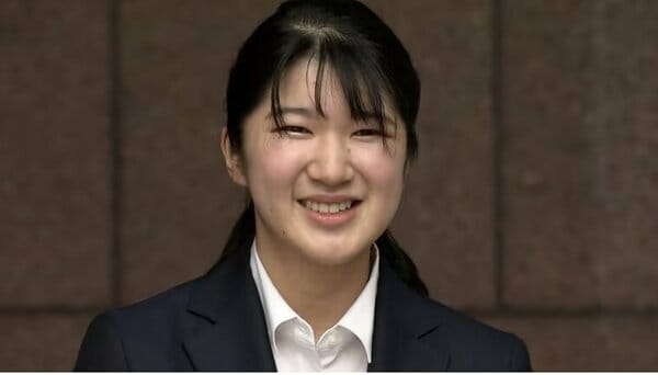 愛子さま 日本赤十字社に入社 ネイビーのスーツに白いシャツ姿…きょうから青少年ボランティア課に勤務｜FNNプライムオンライン