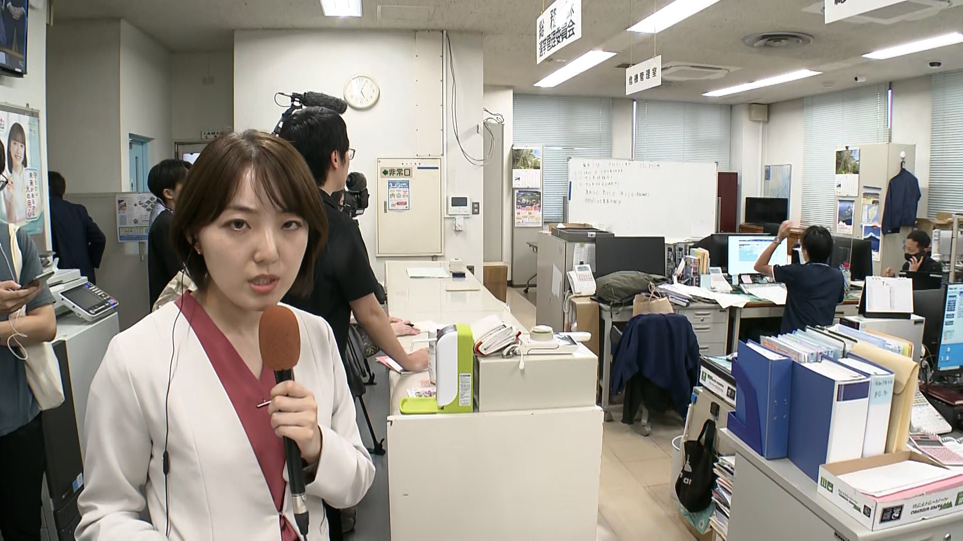 鹿児島・十島村で最大震度6弱を観測 鹿児島市にある十島村役場では10人ほどの職員が電話対応などに追われる（FNNプライムオンライン）｜dメニューニュース（NTTドコモ）