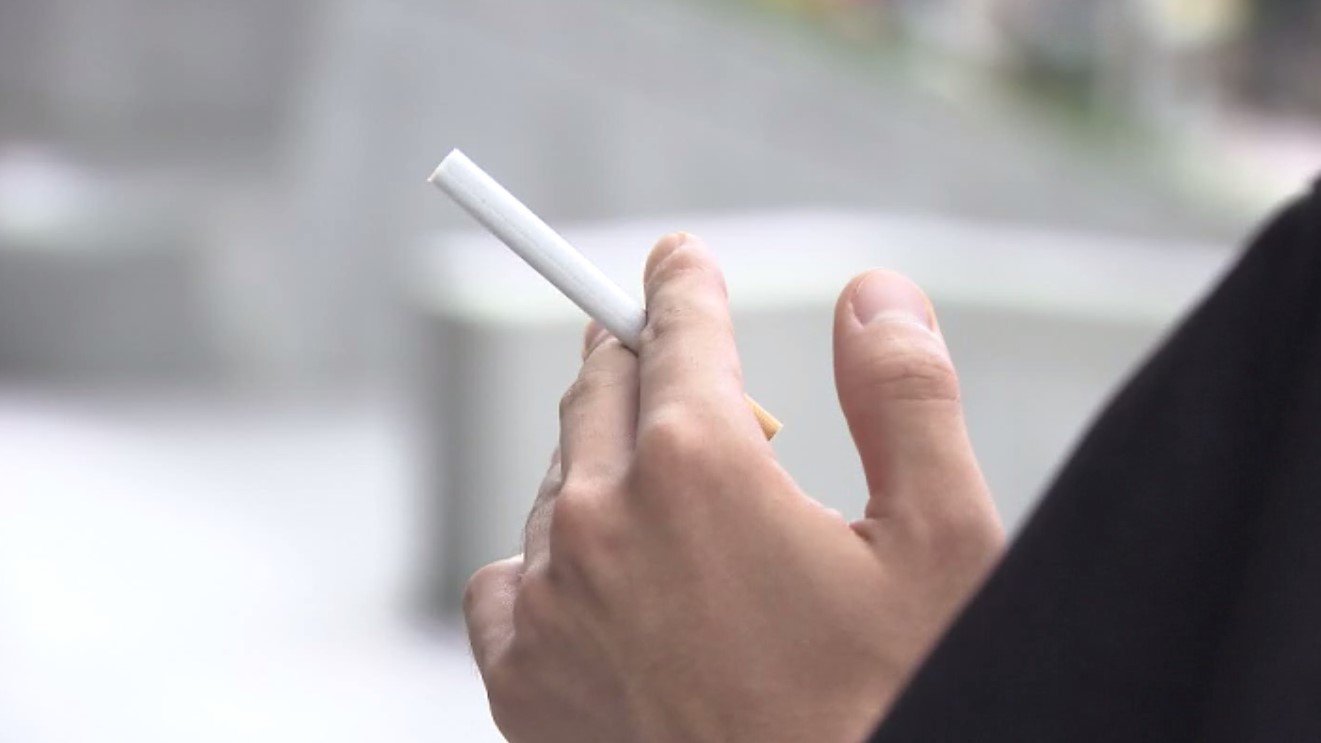 路上喫煙『全面禁止』へ 大阪市内全域に拡大 違反で過料1000円 万博に向け「街の美化」進める 喫煙所300カ所設置目指す｜FNNプライムオンライン