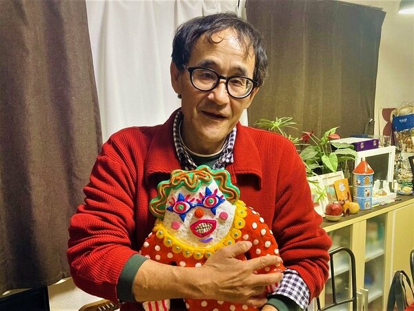 奇妙な人形「へんな人」を作るのは“普通の人”か 深夜0時の創作活動は“淡々とした情熱”｜FNNプライムオンライン