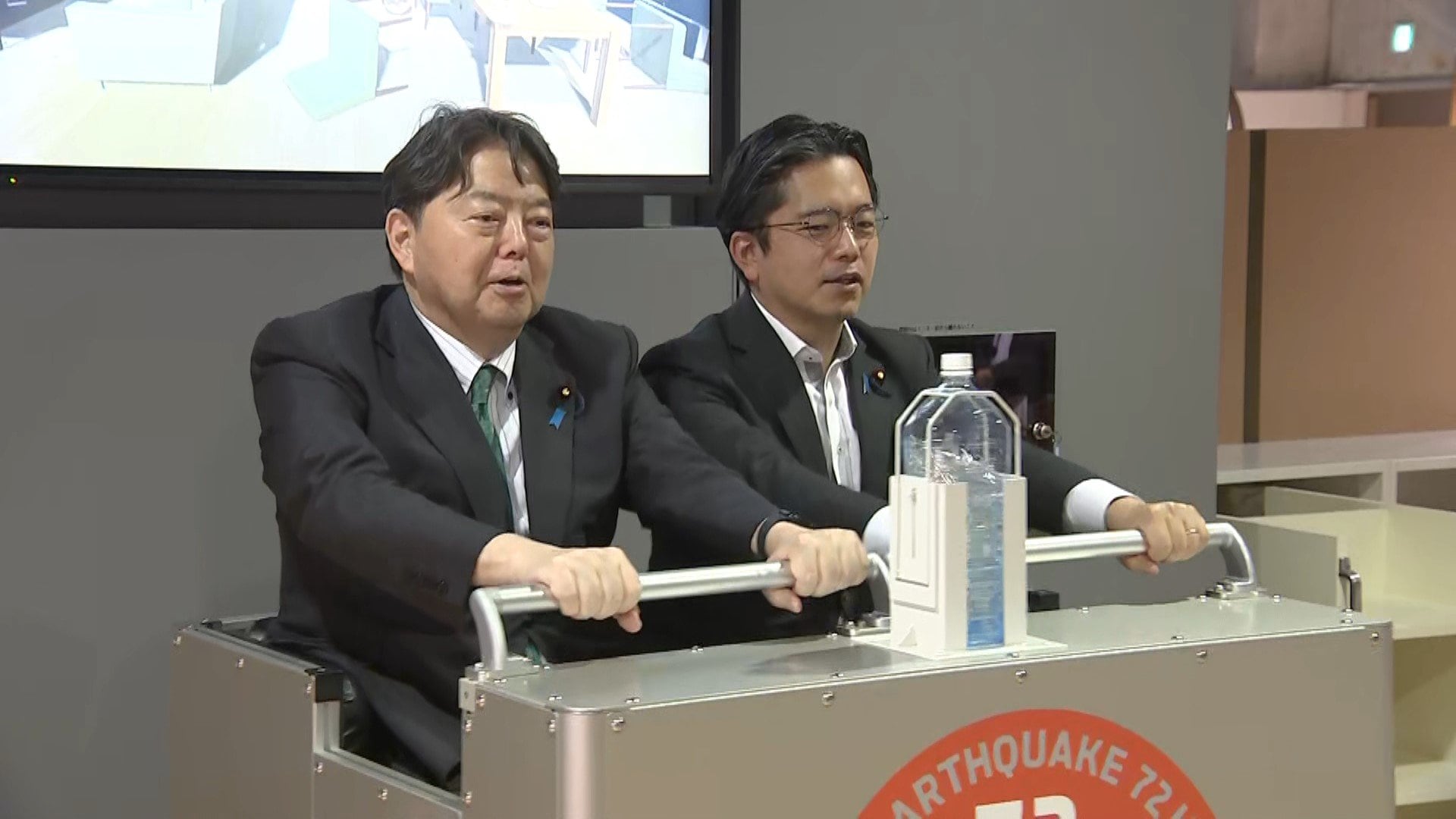 林官房長官「次の災害に生かせる仕組みを」総裁選告示を前に防災体験学習施設を視察 自民・谷垣元総裁との面会も（FNNプライムオンライン）｜dメニューニュース（NTTドコモ）