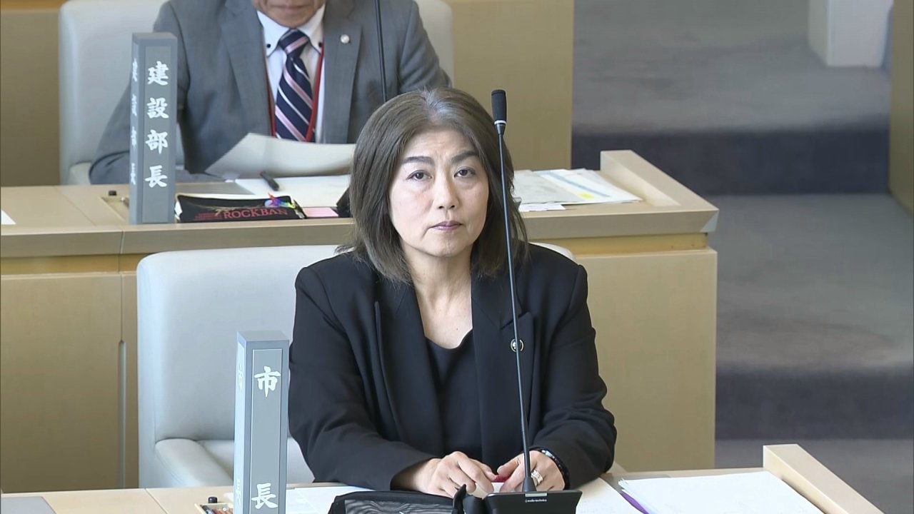 田久保市長に対する二度目の不信任決議案を提出 この後の採決で可決し失職は確実な状況 学歴詐称問題で重大局面 伊東市議会｜FNNプライムオンライン