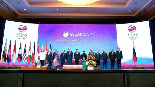 ASEAN関連の外相会合で中国・ロシアが加盟国と友好関係を強調｜FNNプライムオンライン