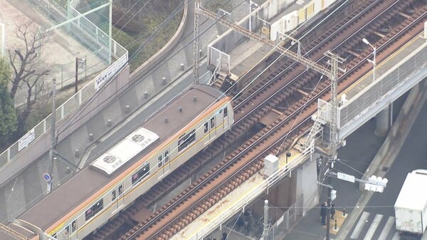 東急東横線・みなとみらい線で停電のため駅間で電車が停車 乗客が地下の線路歩いて避難｜FNNプライムオンライン