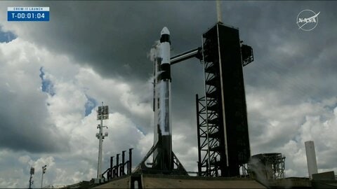 油井宇宙飛行士ら搭乗「クルードラゴン」が打ち上げ延期　発射台付近に厚い雲かかる　日本時間2日に再挑戦