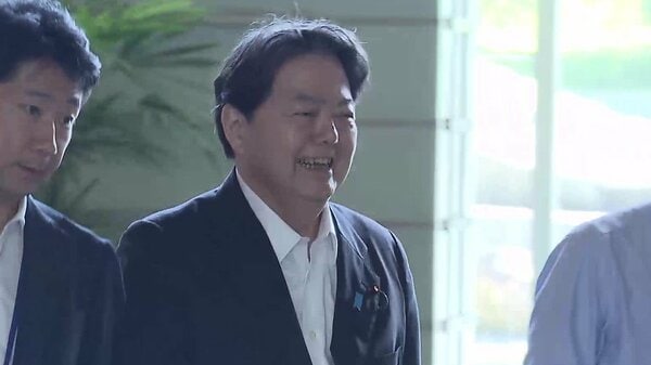 林官房長官が30分間も官邸エレベーターに“閉じ込め” 閣議が開始遅れ・参加できず…冷房も切れるが「体調は問題ない」｜FNNプライムオンライン