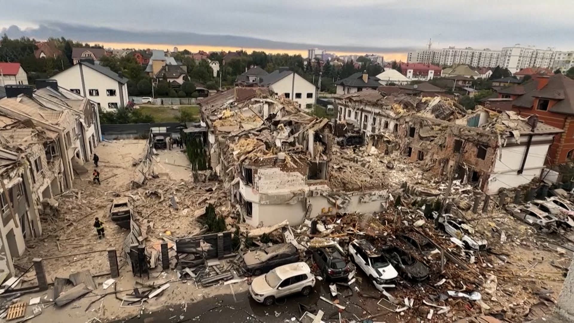 ロシア・モスクワ近郊でドローンを迎撃した破片で火災…76歳祖母と6歳孫が死亡 ウクライナ・キーウでは子ども含む4人死亡13人負傷（FNNプライムオンライン）｜dメニューニュース（NTTドコモ）