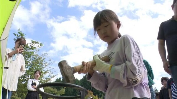 親子でキャンプを堪能！新潟の自然に触れながらテント設営や薪割りなどに挑戦「これを機に趣味の1つに」｜FNNプライムオンライン