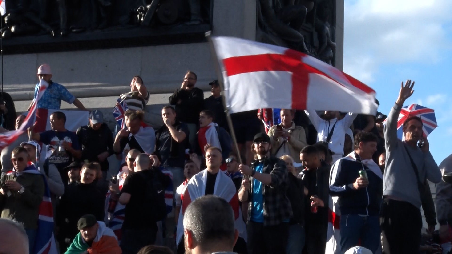 ロンドン反移民デモに15万人参加…一部で警察と衝突 負傷者や逮捕者も（FNNプライムオンライン）｜dメニューニュース（NTTドコモ）