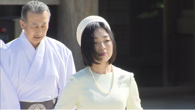 彬子さま淡いグリーンのロングドレス姿で明治神宮を参拝 昭憲皇太后110年祭の節目にあたり｜FNNプライムオンライン