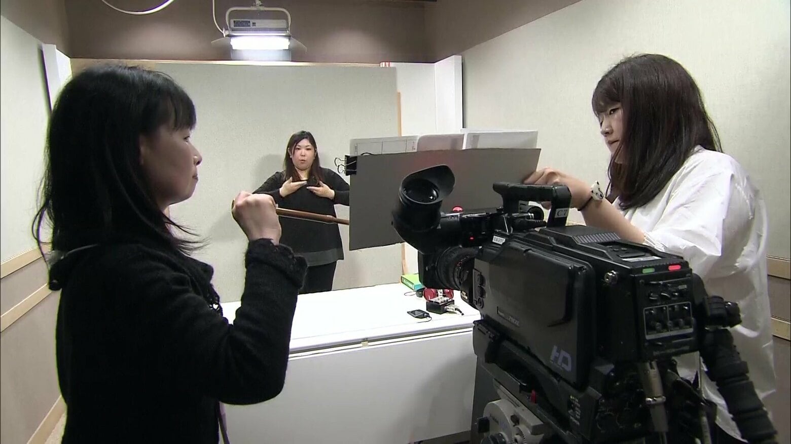 手話放送開始から30年…「障壁のない社会」の実現を目指す岡山放送の取り組み｜FNNプライムオンライン