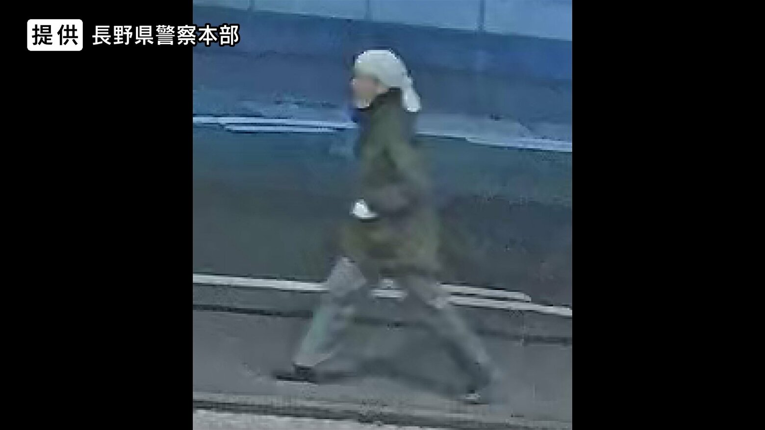 JR長野駅前3人死傷事件 警察が逃走中の男の画像を公開 刃物で男女3人刺す 通り魔事件か 男は刃物持ったまま 20～40代くらいで白い布を頭に フリーダイヤル設置、情報提供を｜FNNプライムオンライン