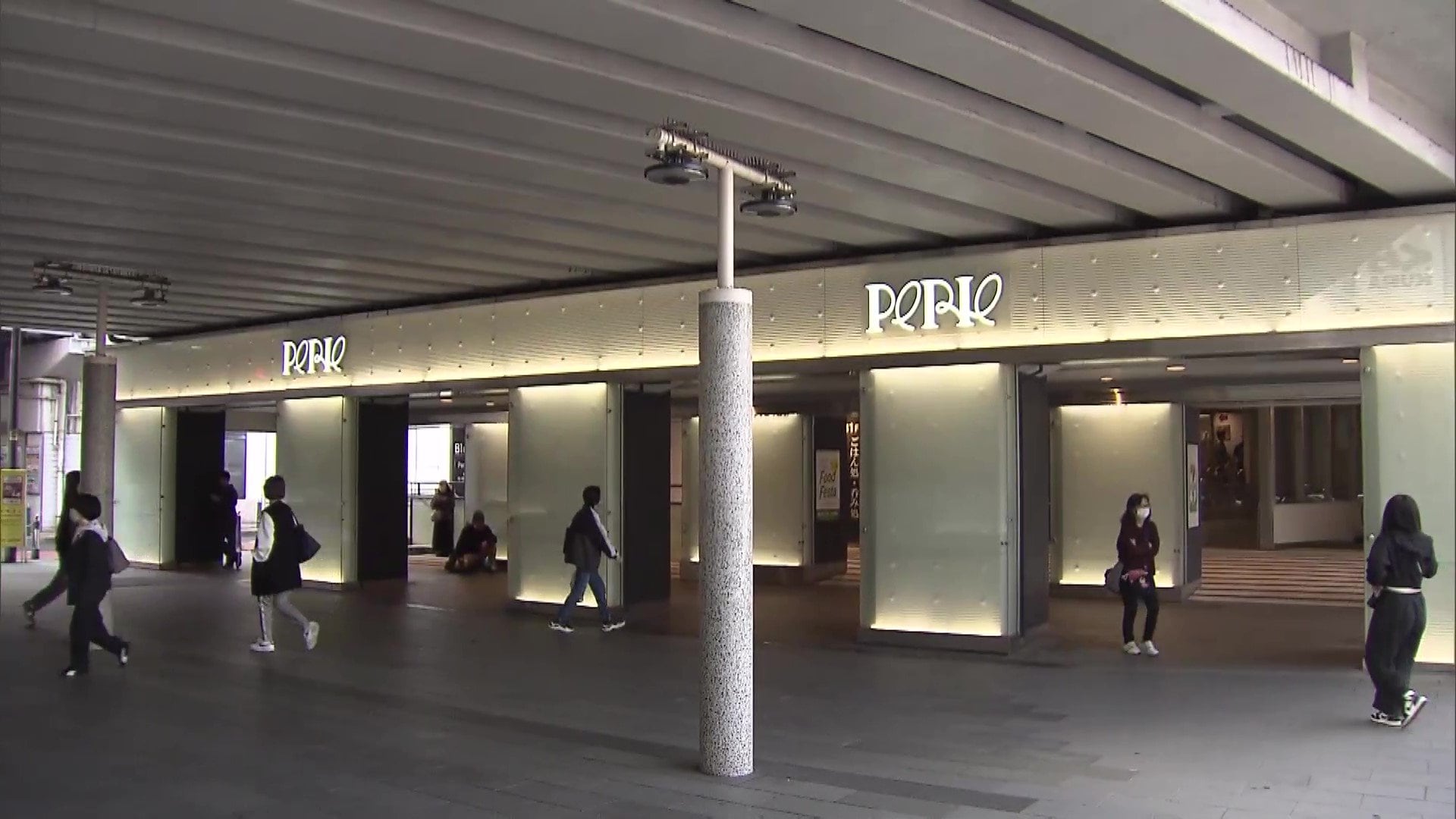 「真横に腕を伸ばして隣にいた女性の胸を触っただけ」JR千葉駅直結の商業施設で20代女性にわいせつ行為か…自称・会社員の男（47）現行犯逮捕（FNNプライムオンライン）｜dメニューニュース ...